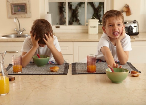 Votre enfant refuse de manger ? Il est peut-être "néophobe" - Attention ...