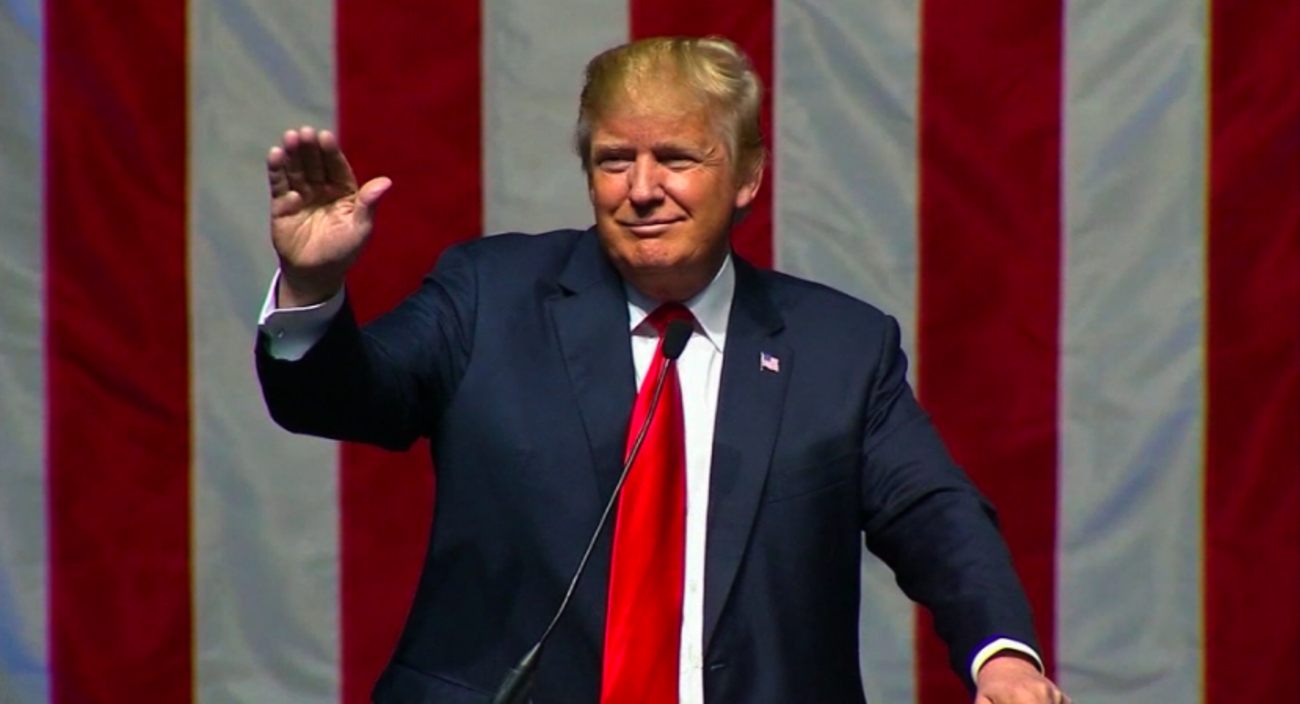 Sur CNN, Jeanne Moos se moque des célèbres "bye-bye" de Donald Trump ...