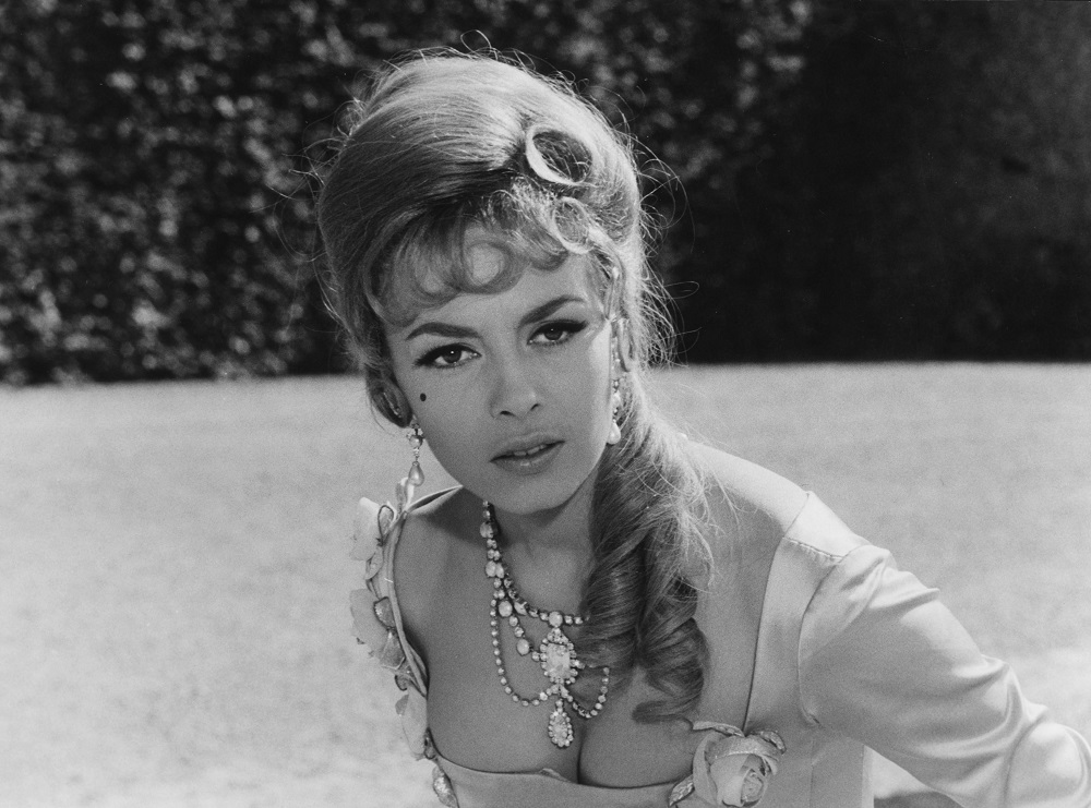 Angélique, Belle et Sébastien ... Au secours, les sixties sont de ...